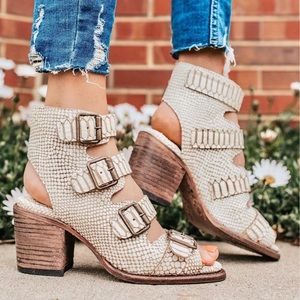 Freebird by Steven | Shoes | White Snake Quail Freebird By Steven Sandals 6 | Poshmark